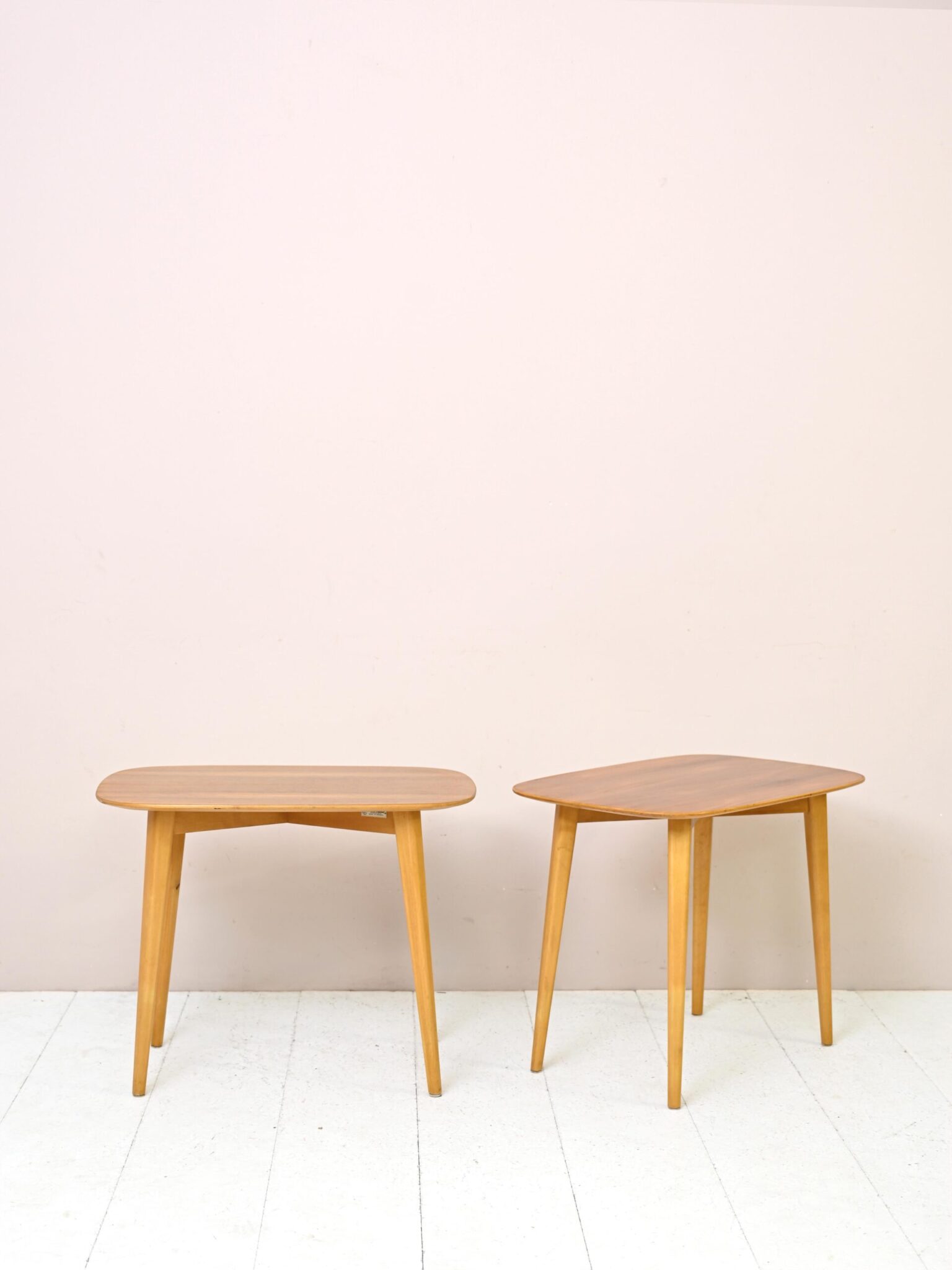 Modernist oval Scandinavian tables | Casafika