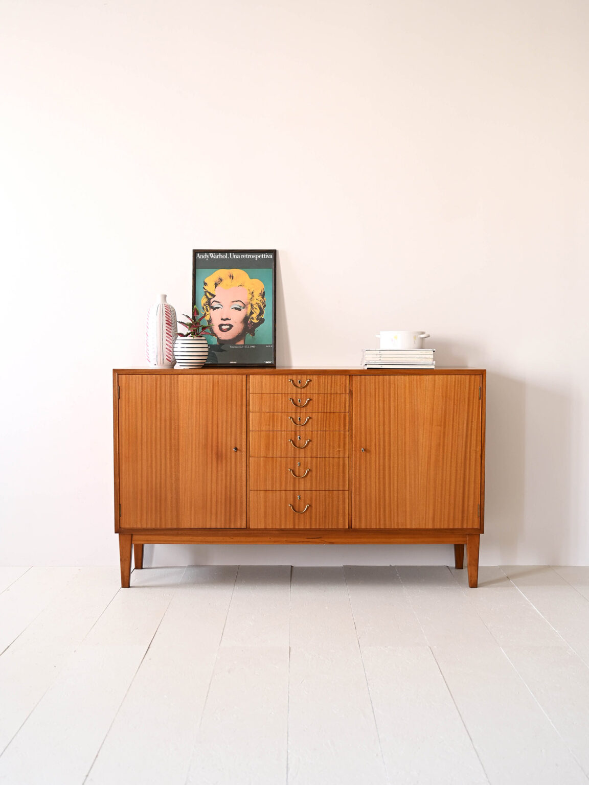 Scandinavian highboard with central drawers | Casafika