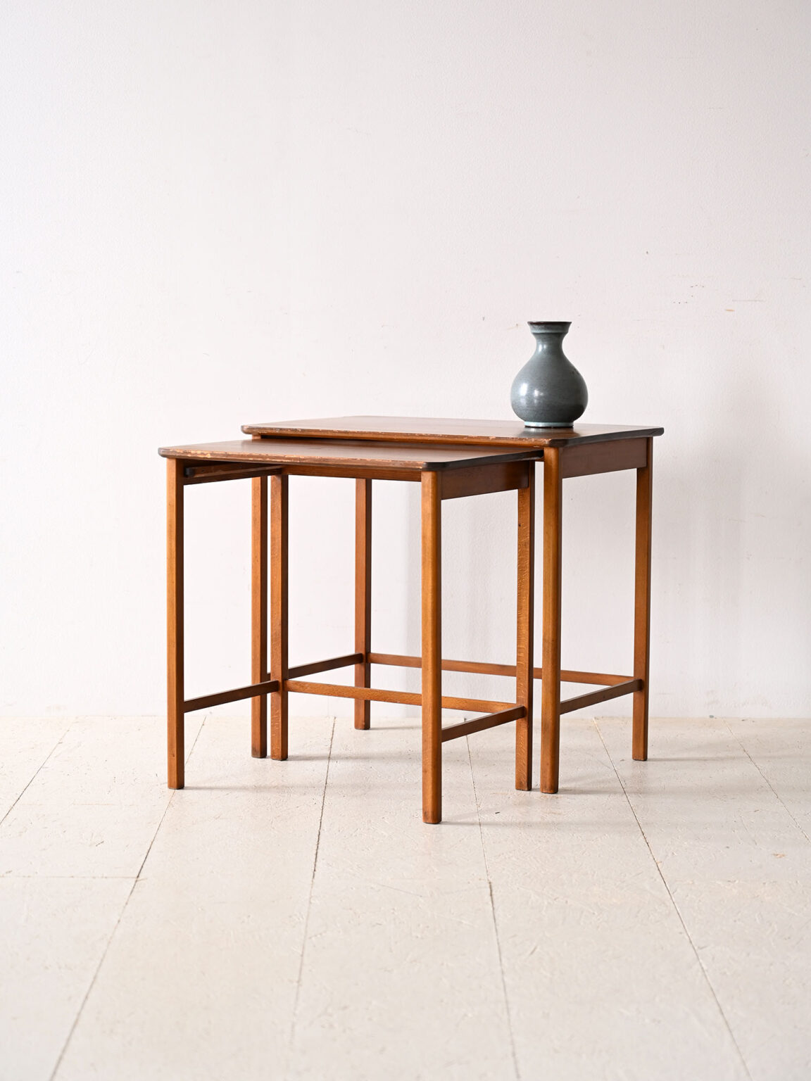 Pair of Scandinavian side tables | Casafika
