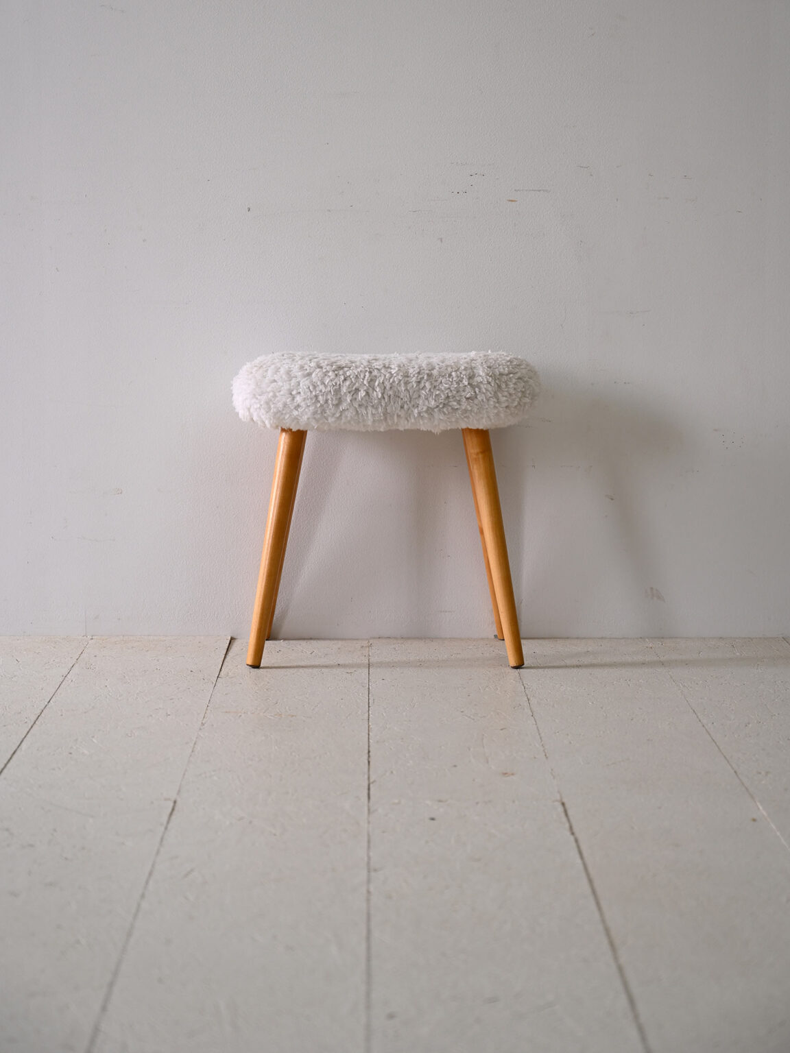 Vintage Scandinavian stool | Casafika