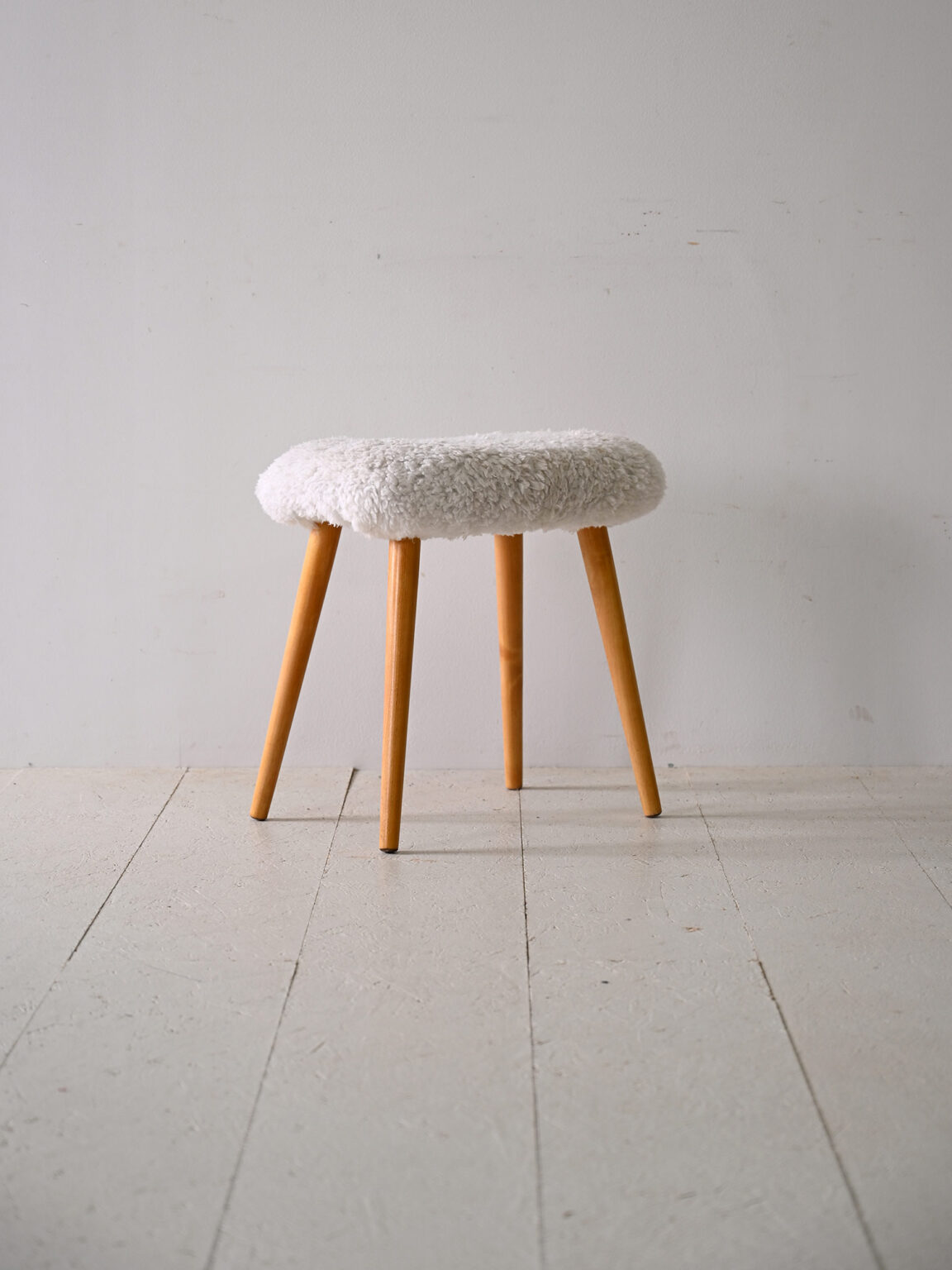 Vintage Scandinavian stool | Casafika