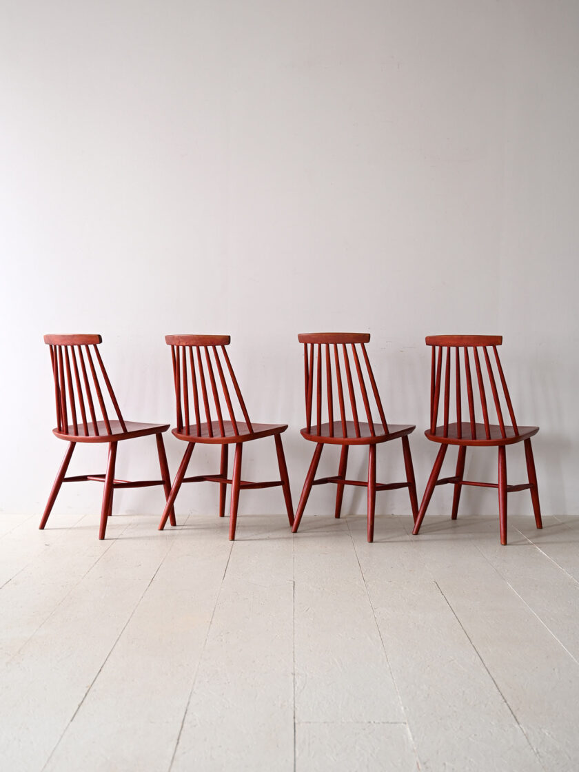 Vintage red Scandinavian chairs | Casafika