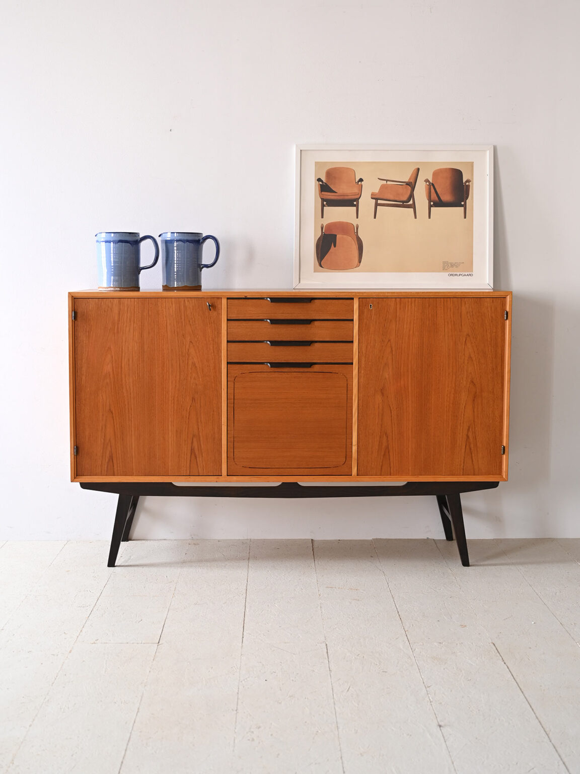 Scandinavian sideboard with black details | Casafika