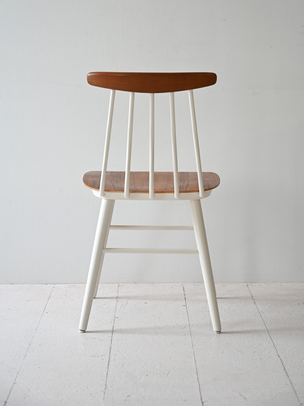Vintage Scandinavian chair | Casafika