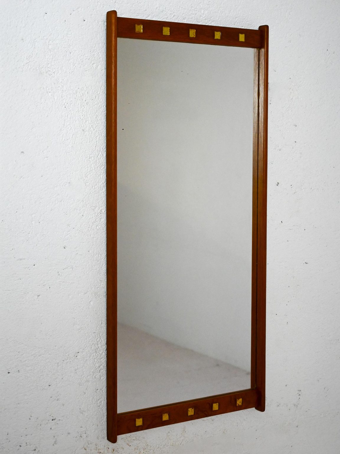 Vintage Scandinavian Déco mirror in teak and brass | Casafika