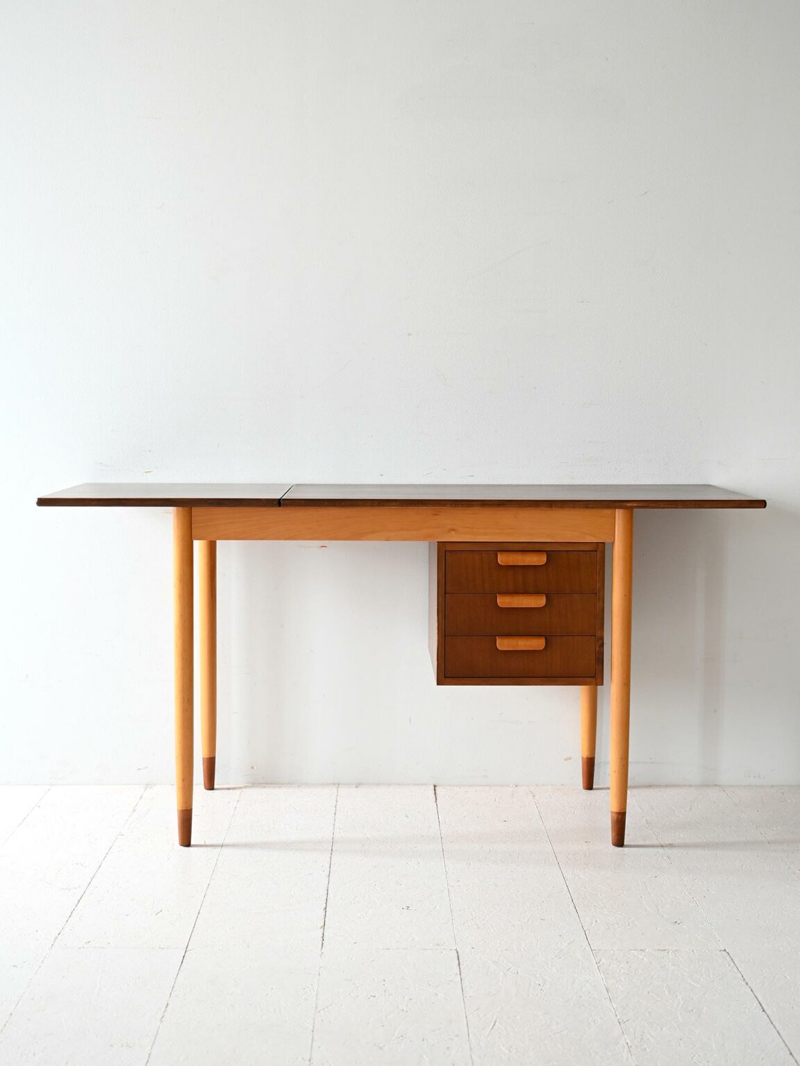 1950s/60s vintage desk with folding top | Casafika