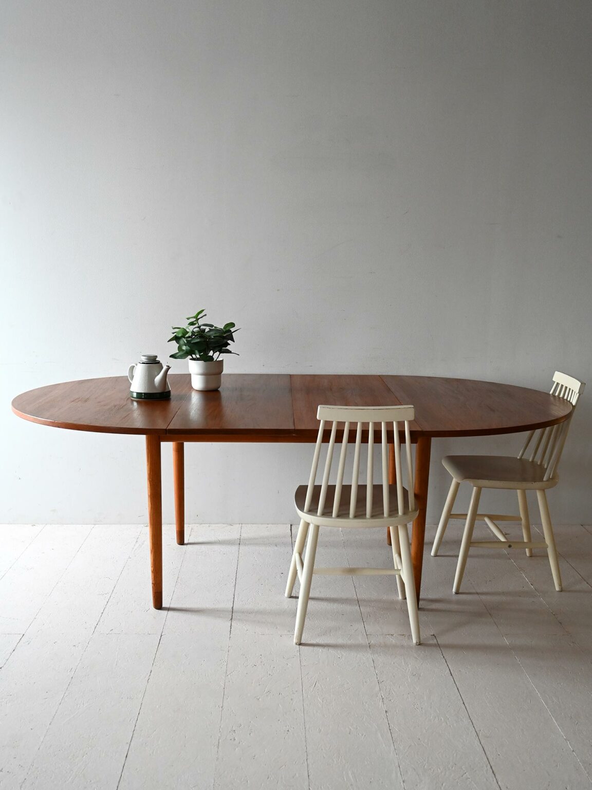 Malta round table by Nils Jonsson | Casafika