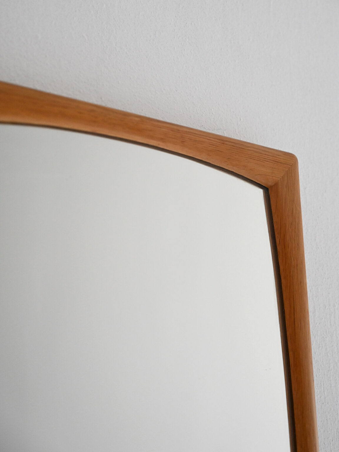 Scandinavian vintage oak mirror model "Sylvia" | Casafika