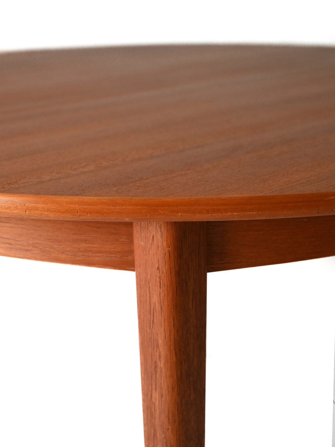 Scandinavian 1960s teak round extendable table | Casafika