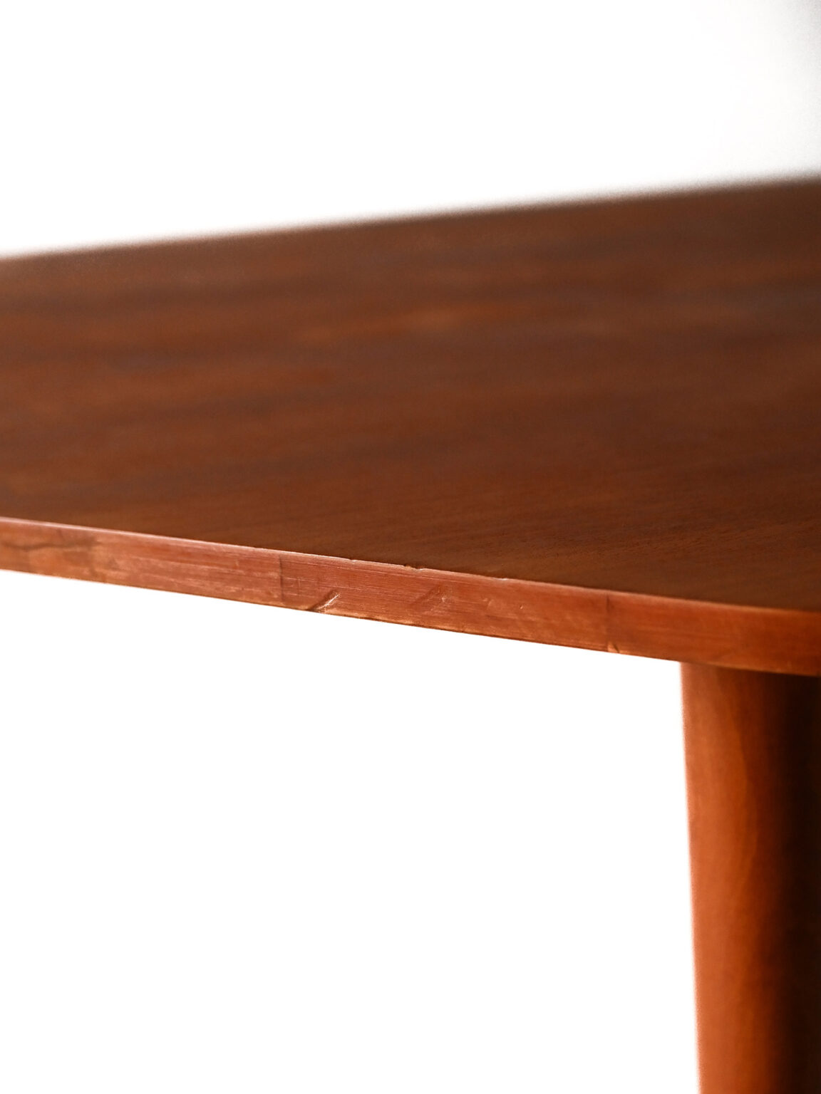 Scandinavian triangular 1950s mahogany coffee table | Casafika