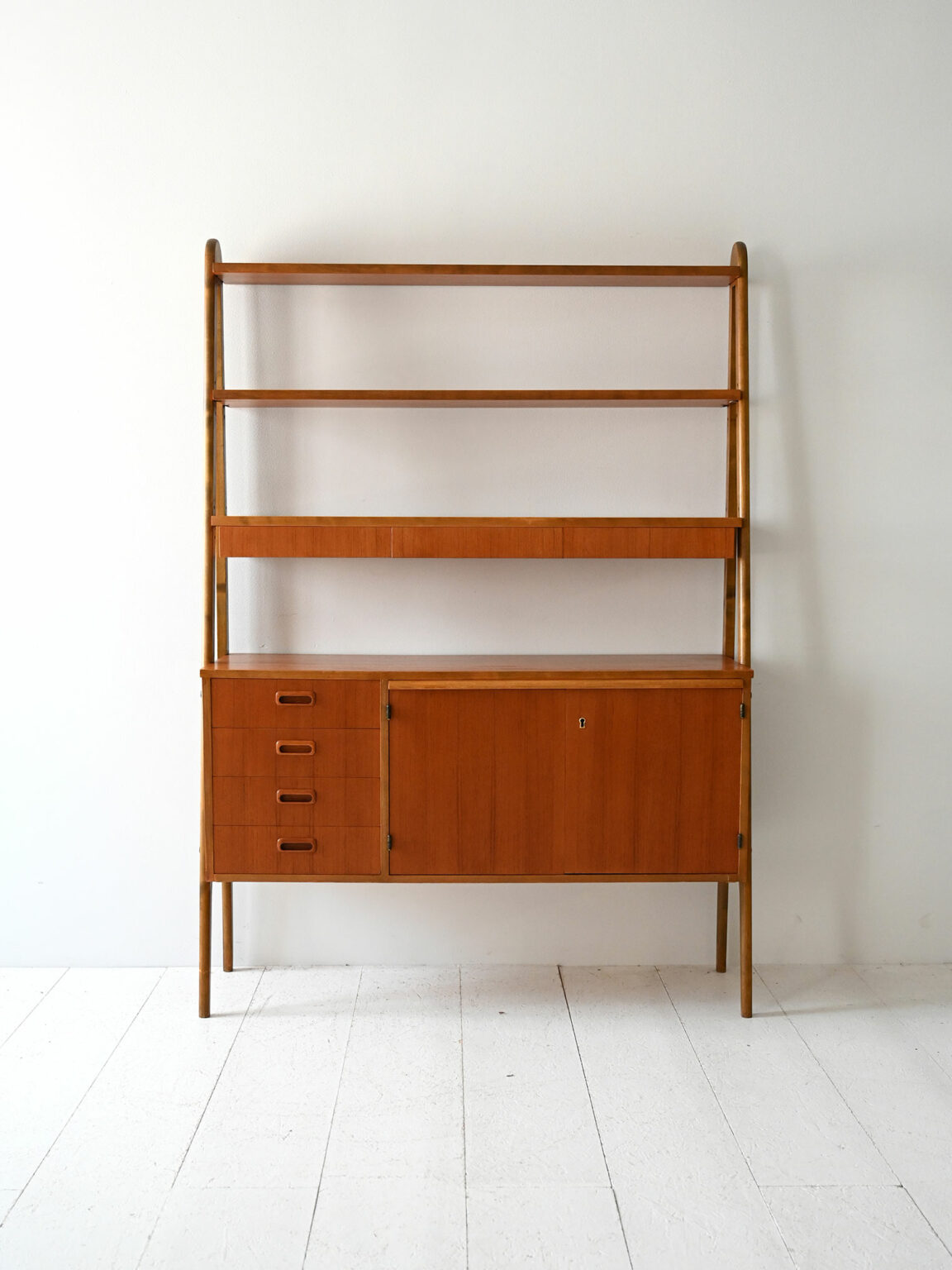 Scandinavian 1950s/60s teak bookcase | Casafika