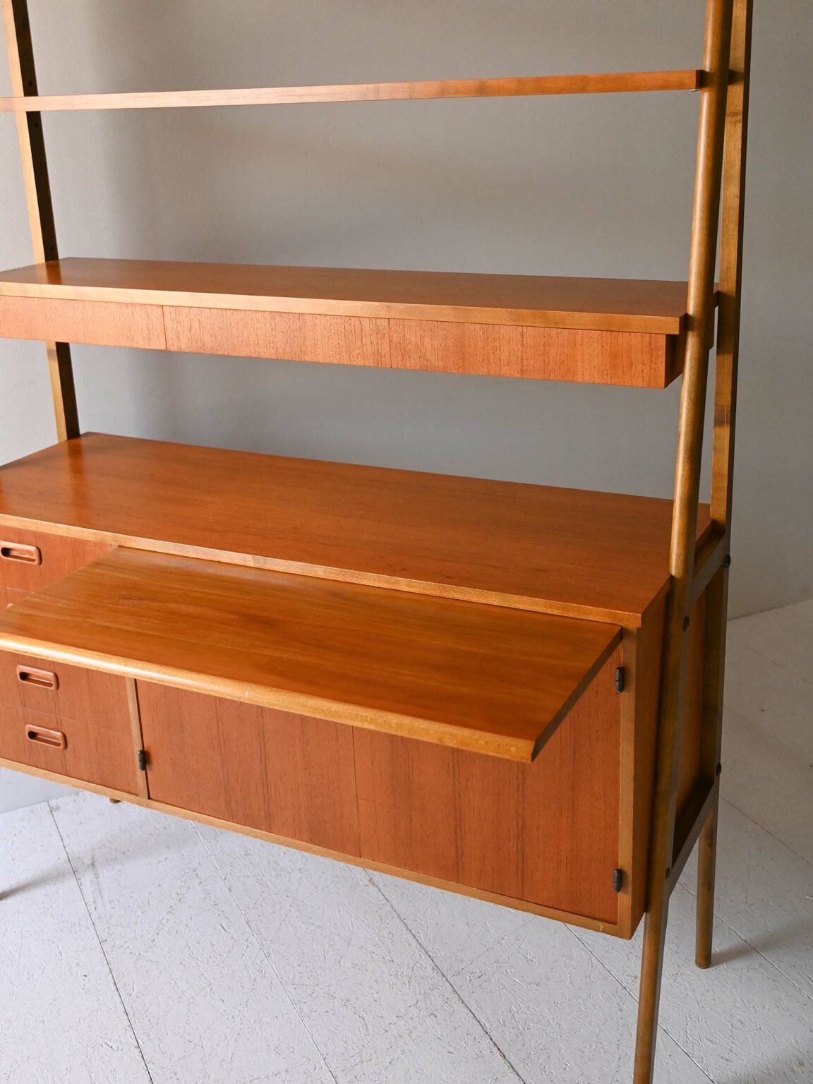 Scandinavian 1950s/60s teak bookcase | Casafika