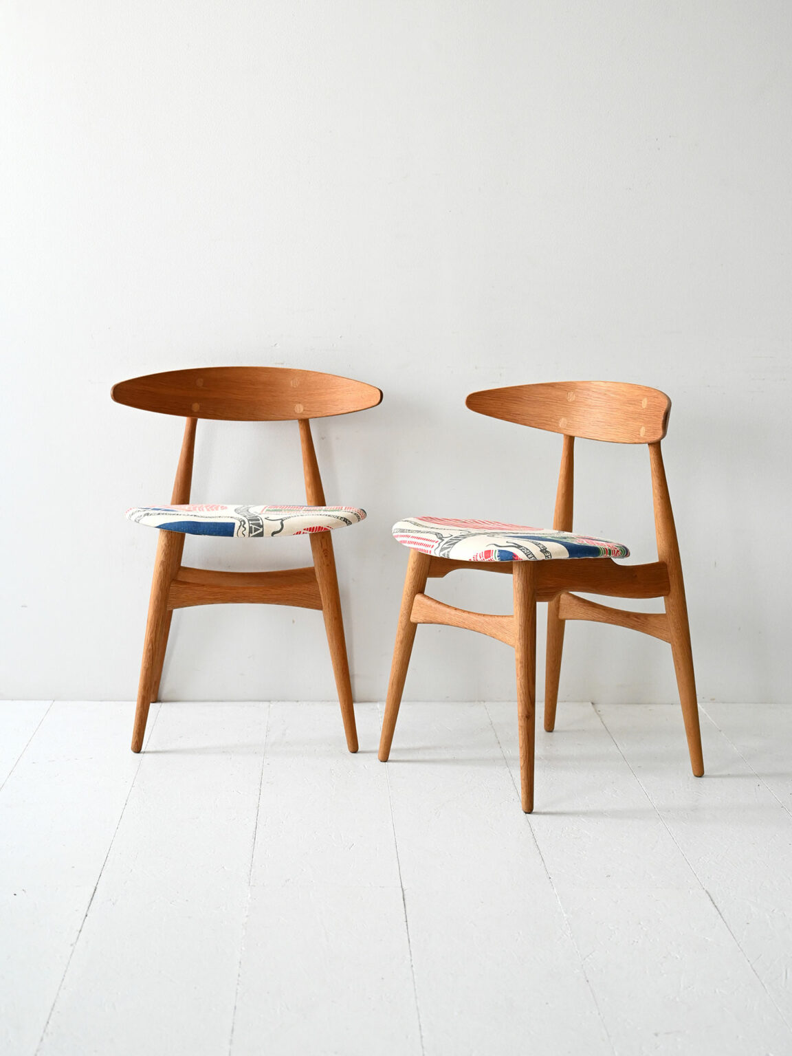 Pair of CH33 Hans Wegner Chairs | Casafika