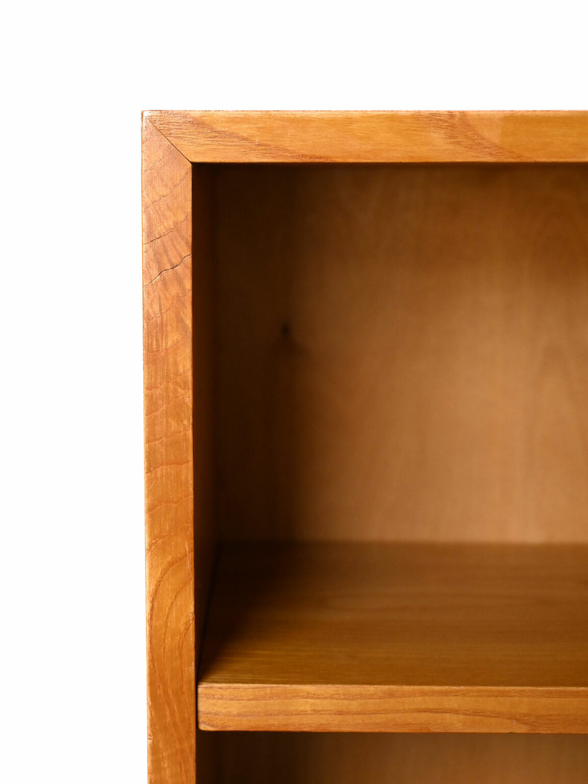 40s/50s vintage Scandinavian elm bookcase | Casafika