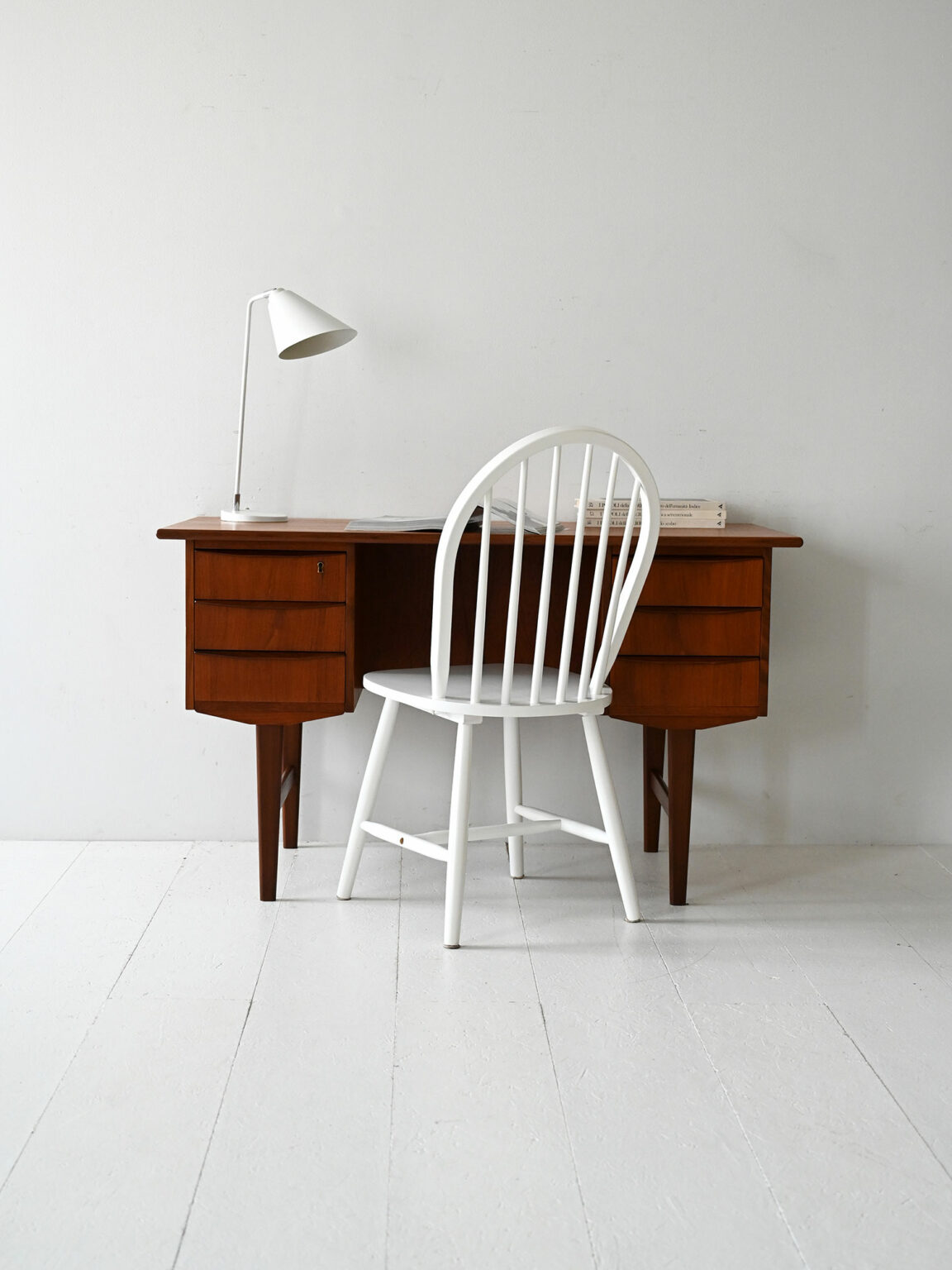 Danish freestanding desk from the 50s/60s | Casafika