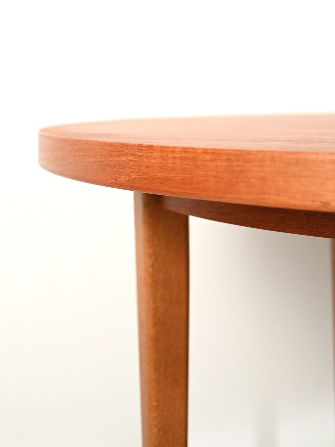 Scandinavian round extendable teak dining table | Casafika