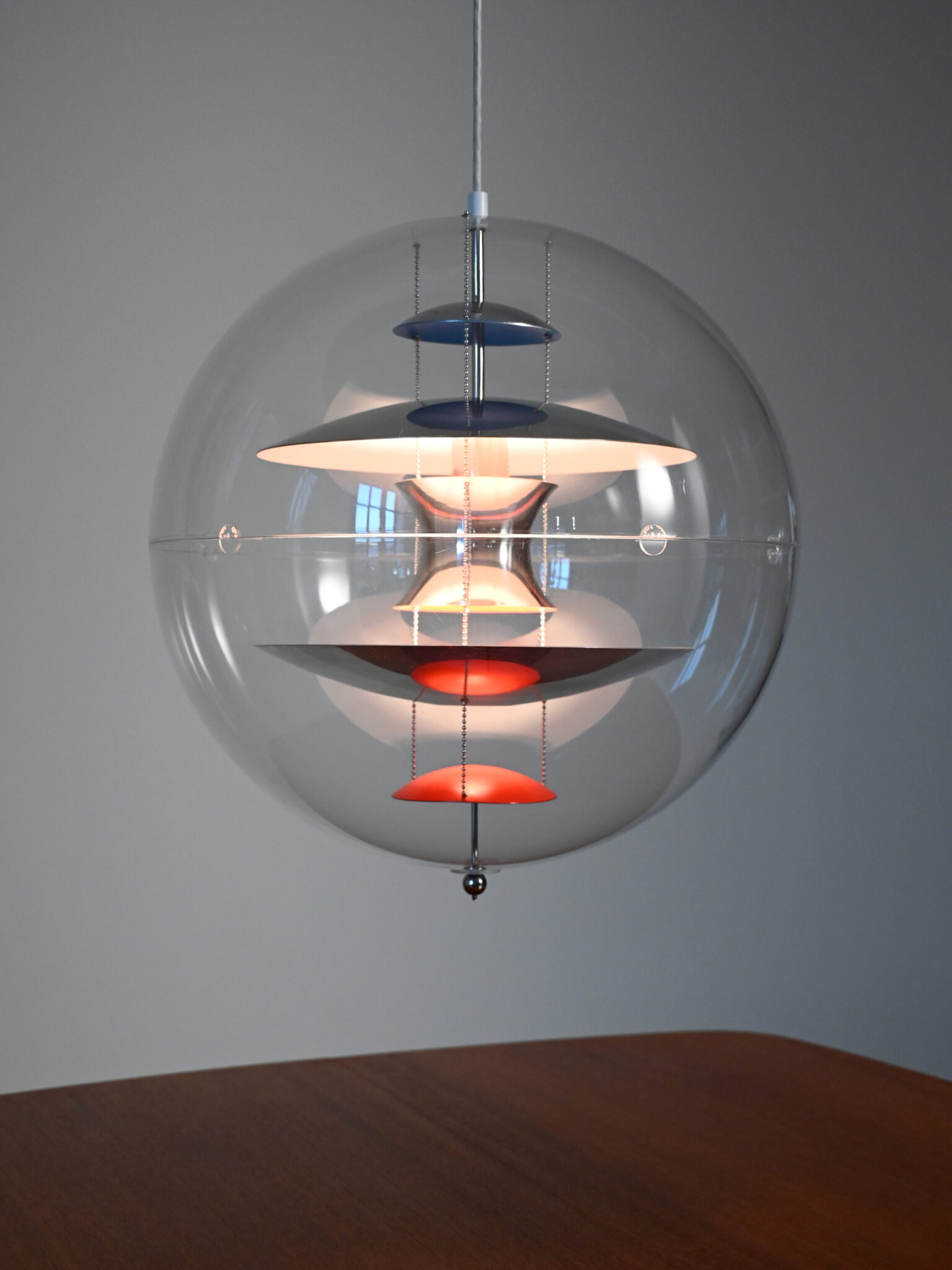Lampada “VP Globe” di Verner Panton per Louis Poulsen, 1970 | Casafika