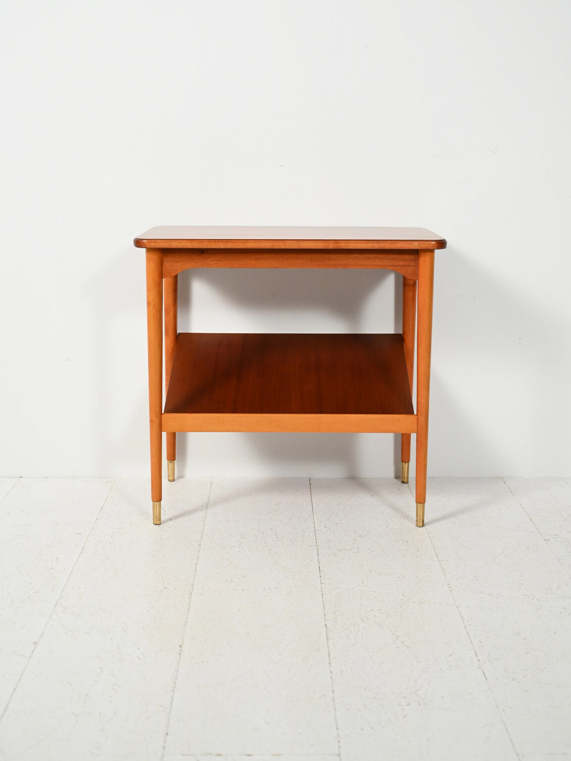 Scandinavian coffee table with display shelf | Casafika