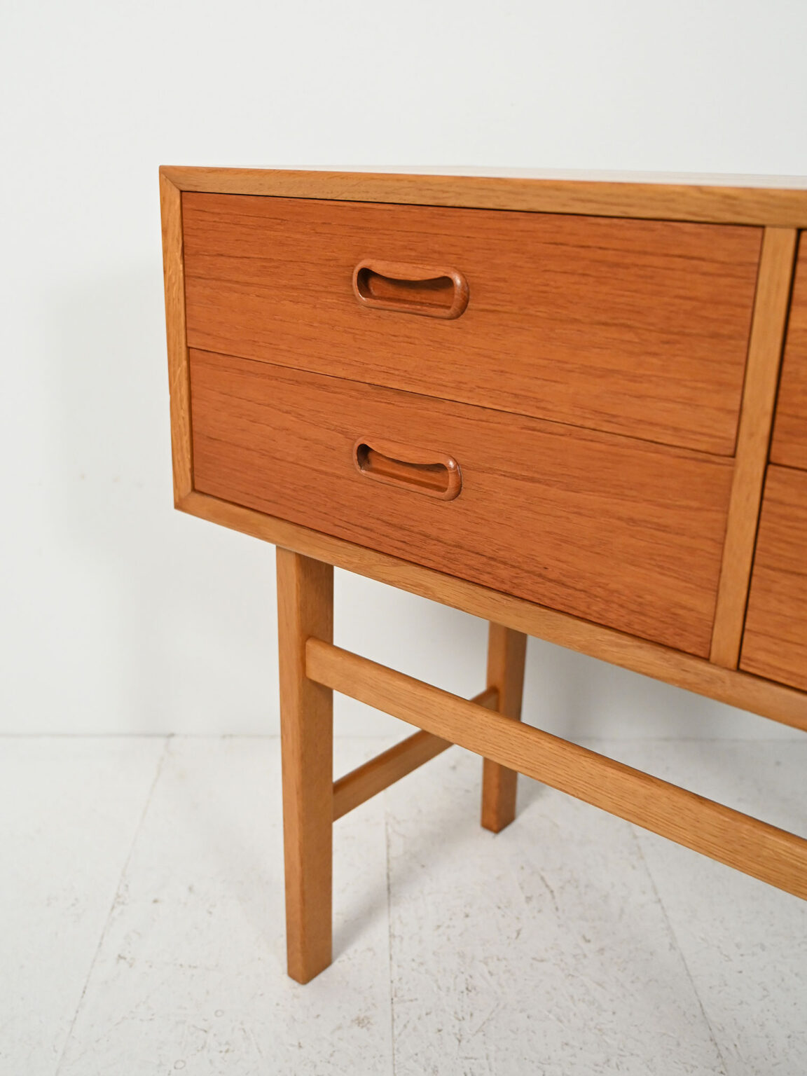 Scandinavian 50s-60s teak and oak entry cabinet | Casafika